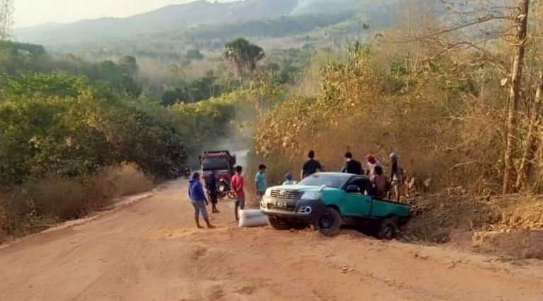 Video: Jalan Berdebu di Bombana Ganggu Aktifitas Warga - Penasultra.com